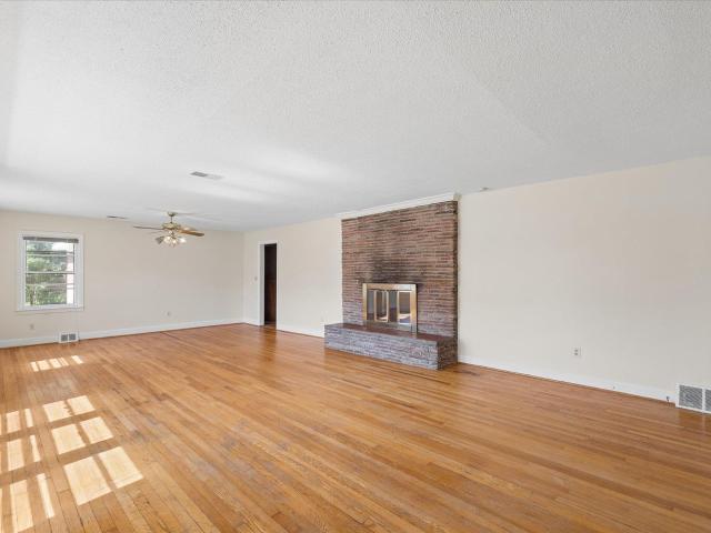 7 Acorn Court