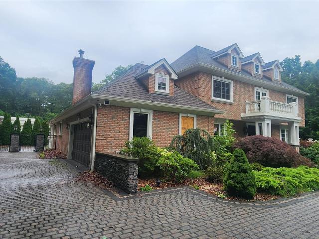 7 Arista Court