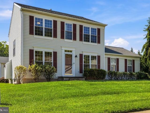 7 Buttonwood Ct, Newark, DE 19702