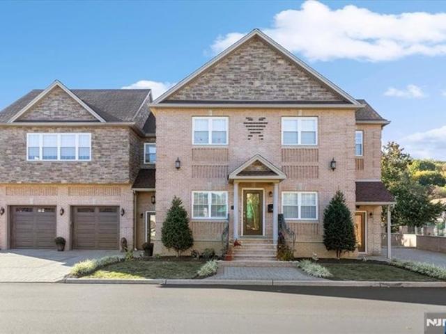 7 Bailey Ave, Bloomingdale, NJ 07403