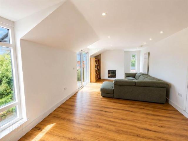 7 Balmoral Manor, 78 Balmoral Avenue, Belfast, BT9 6NY