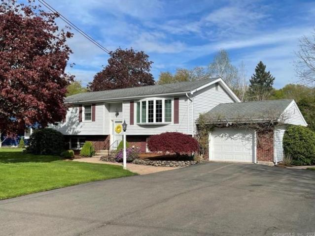 7 Barnett Dr, North Haven, CT 06473