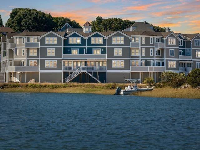7 Bay St, Unit 10, Hull, MA 02045 | MLS #73492 | Compass