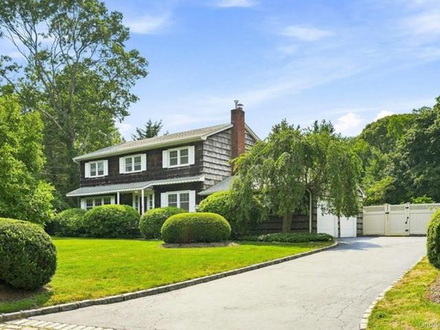 7 Bayberry Ln, Northport, NY 11768