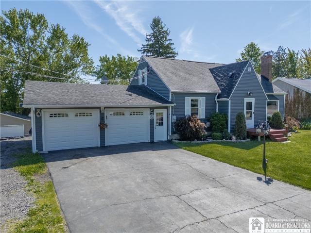 7 Bayview Avenue