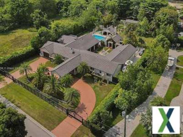 7 bd, 5 ba, 4967 sqft House for sale Kendale Lakes, Florida