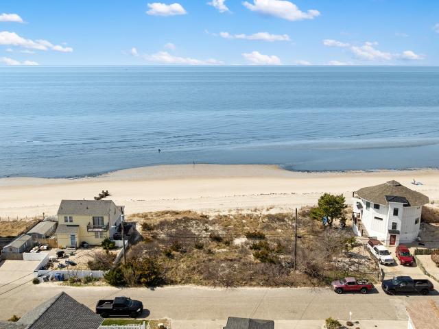 7 Beach Avenue