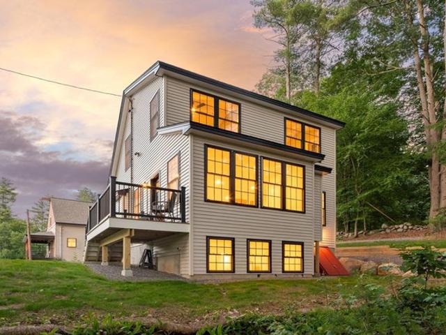 7 Beach Rd, Hampstead, NH 03841