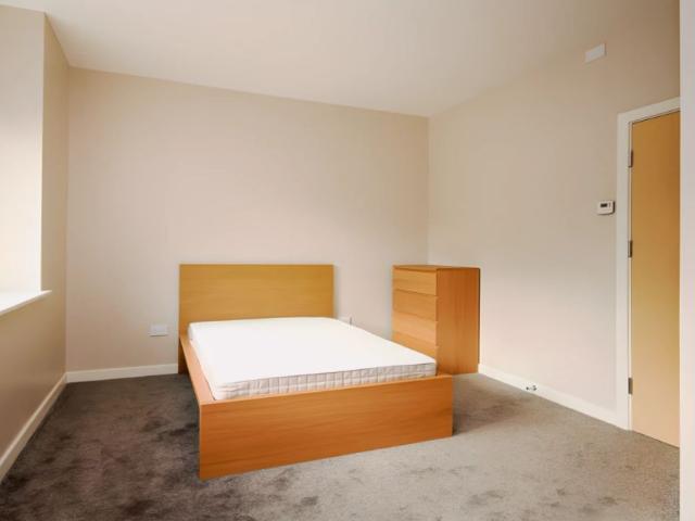 7 Bed, 1 Bath