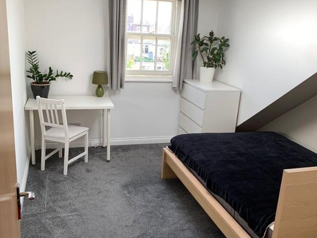 7 Bed Terraced House, Queenscourt, HA9