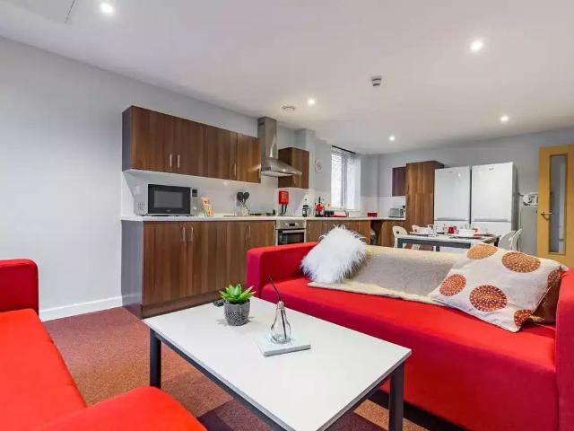 7 Bed Club Ensuite