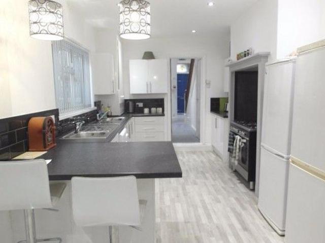 7 Bed Desmond Avenue, Hull