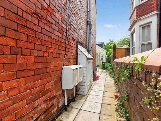 7 bed flat for sale