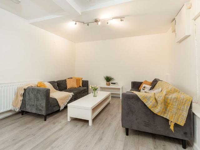 7 Bed Flat, Trafalgar Street, S1