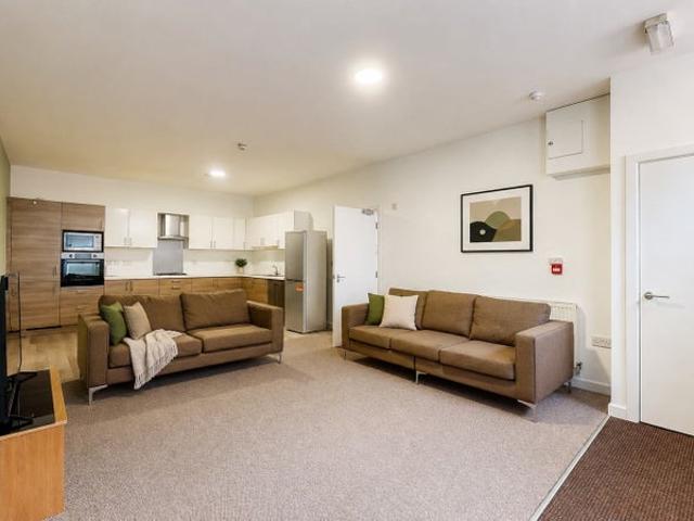 7 bed house to rent Room by Room available!