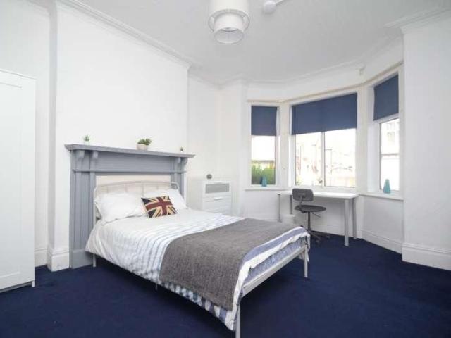 7 bed house to rent