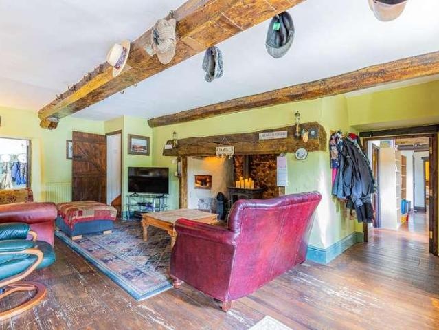 7 bed house for sale