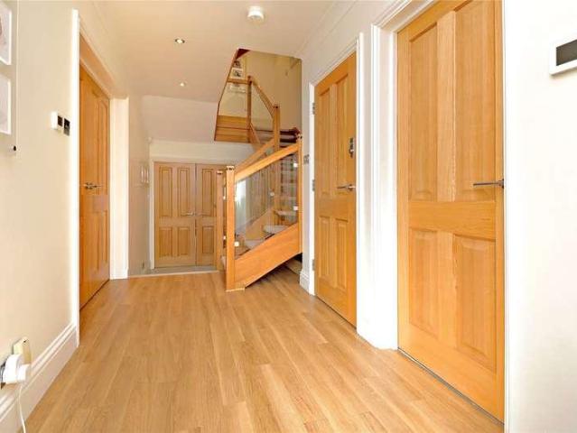 7 bed house for sale