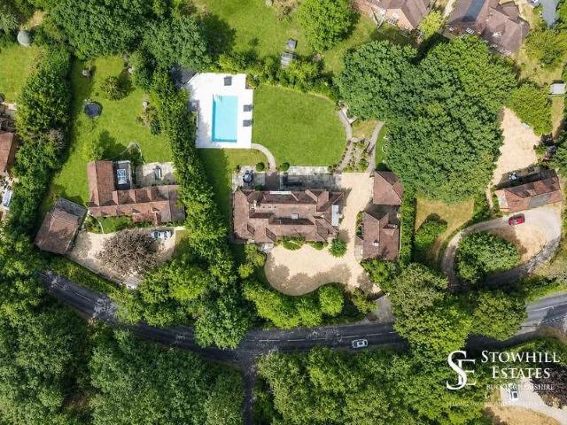 7 bed house for sale