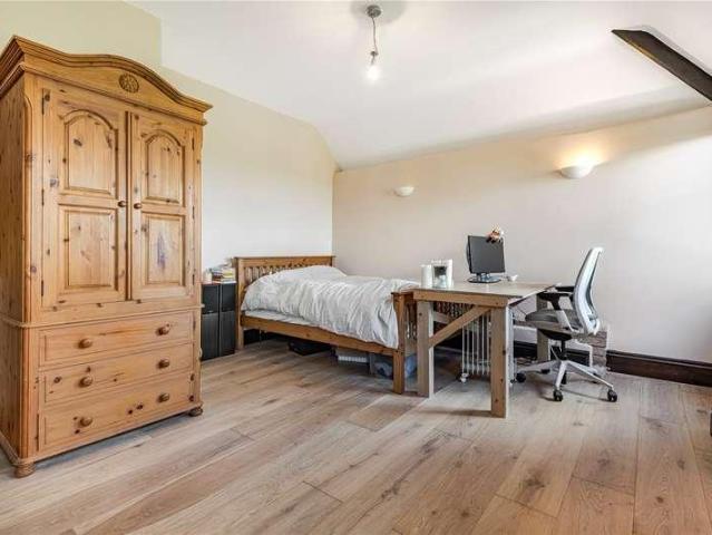 7 bed house for sale