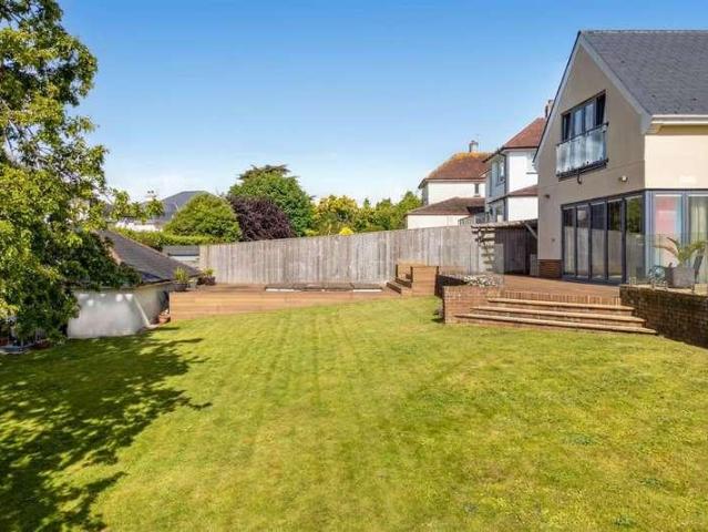 7 bed house for sale