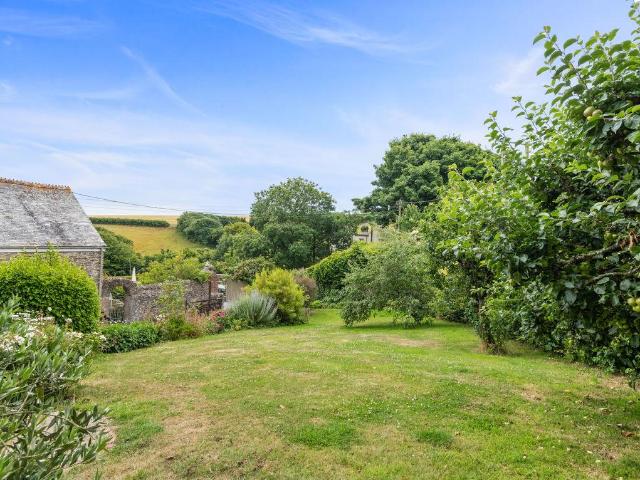 7 bed house for sale