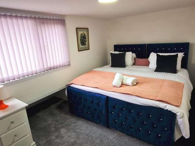 7 bed house for sale