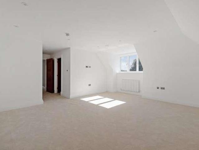 7 bed house for sale