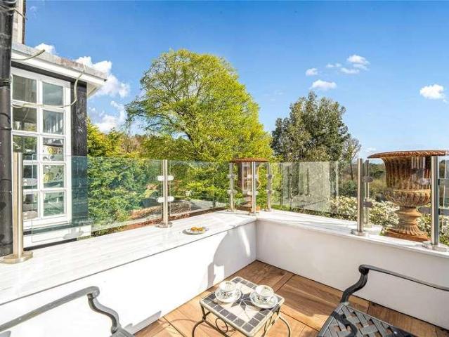 7 bed house for sale