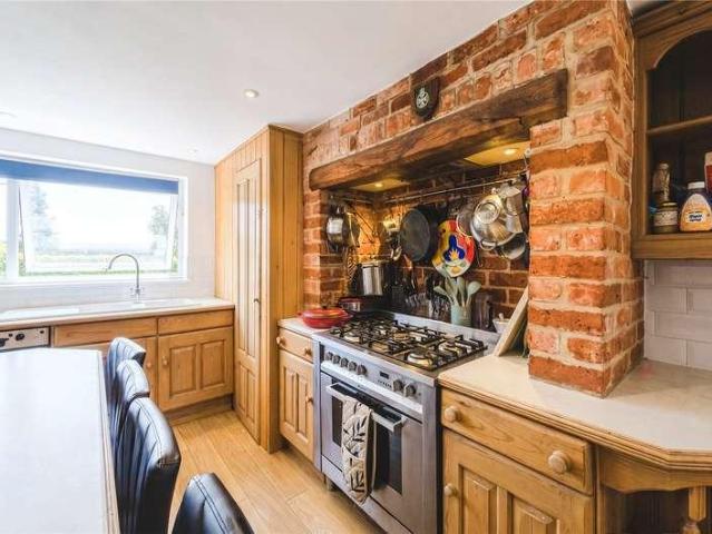 7 bed house for sale