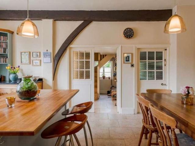 7 bed house for sale