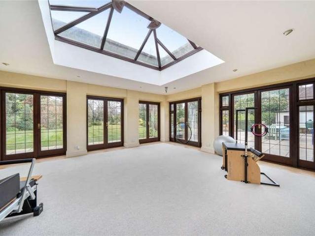 7 bed house for sale