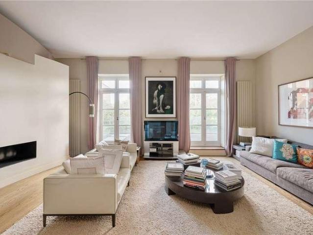 7 bed house for sale