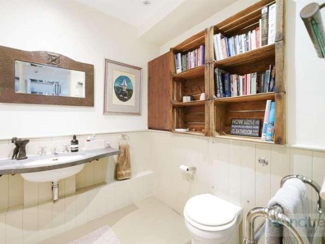 7 bed house for sale