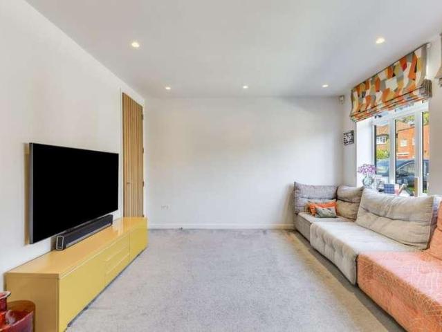 7 bed house for sale