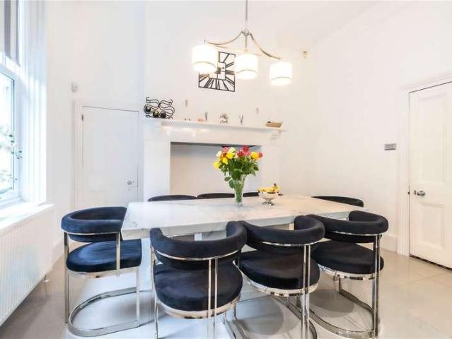 7 bed house for sale