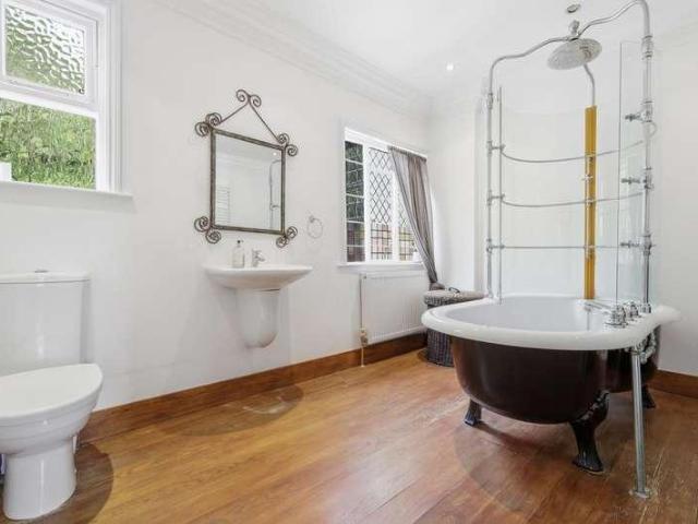 7 bed house for sale