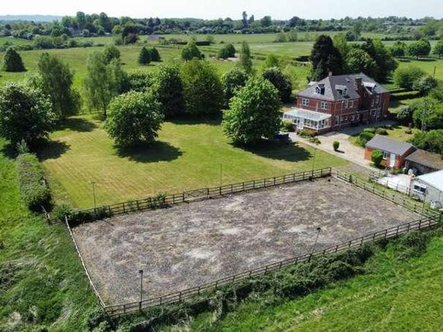 7 bed house for sale