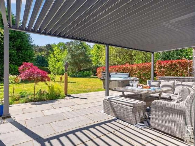 7 bed house for sale