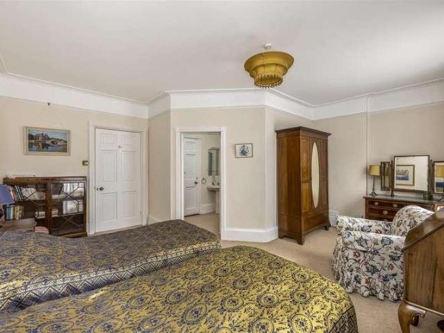 7 bed house for sale