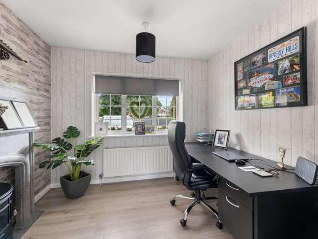 7 bed house for sale