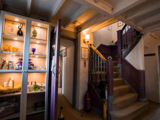 7 bed house for sale