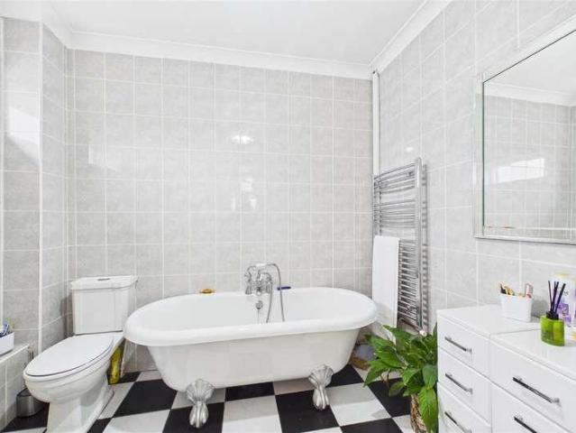 7 bed house for sale