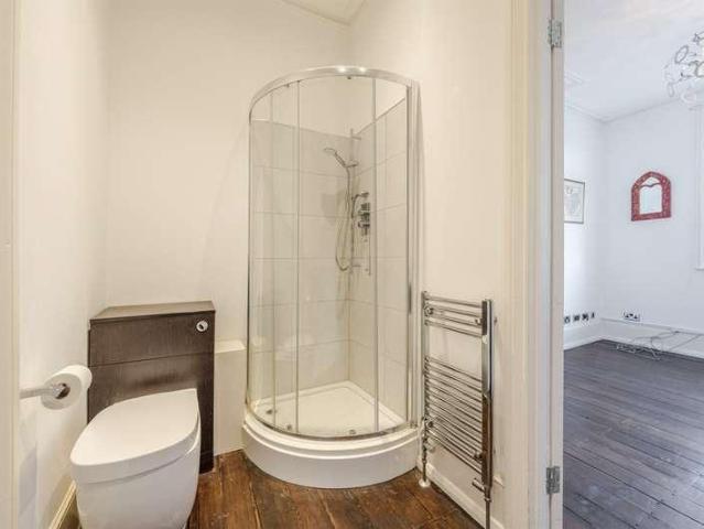 7 bed house for sale