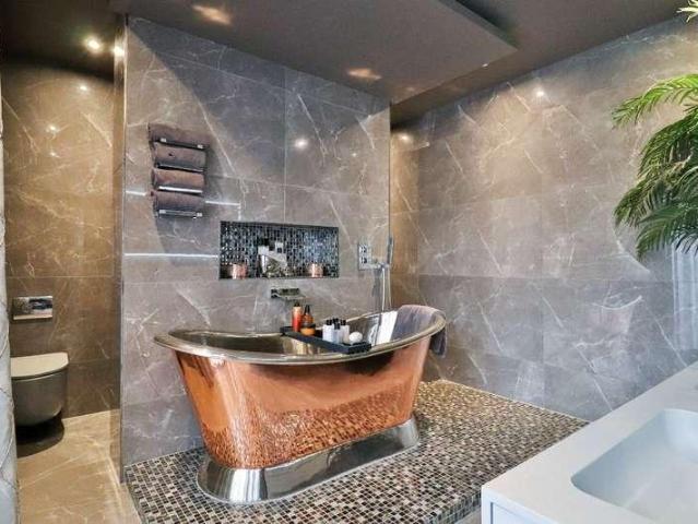 7 bed house for sale