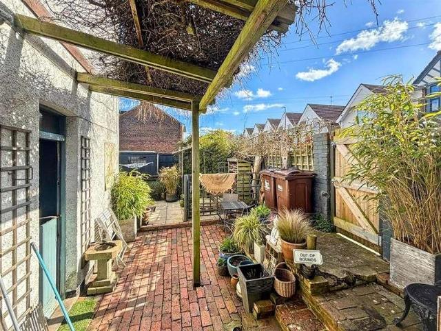 7 bed house for sale