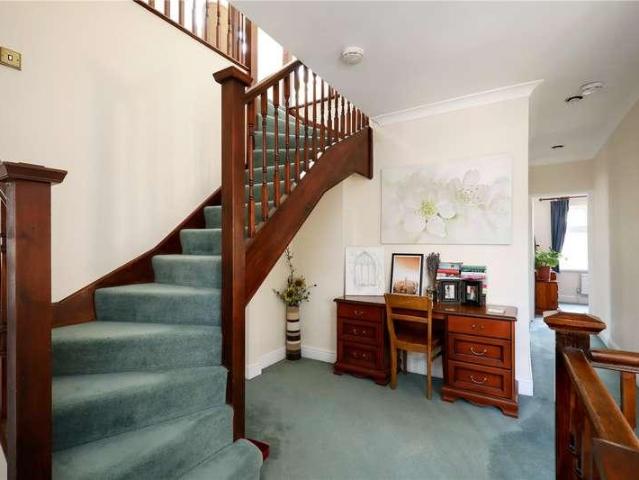7 bed house for sale