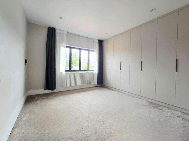 7 bed house for sale