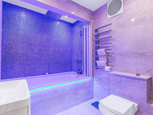 7 bed house for sale