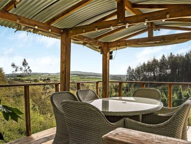 7 bed house for sale